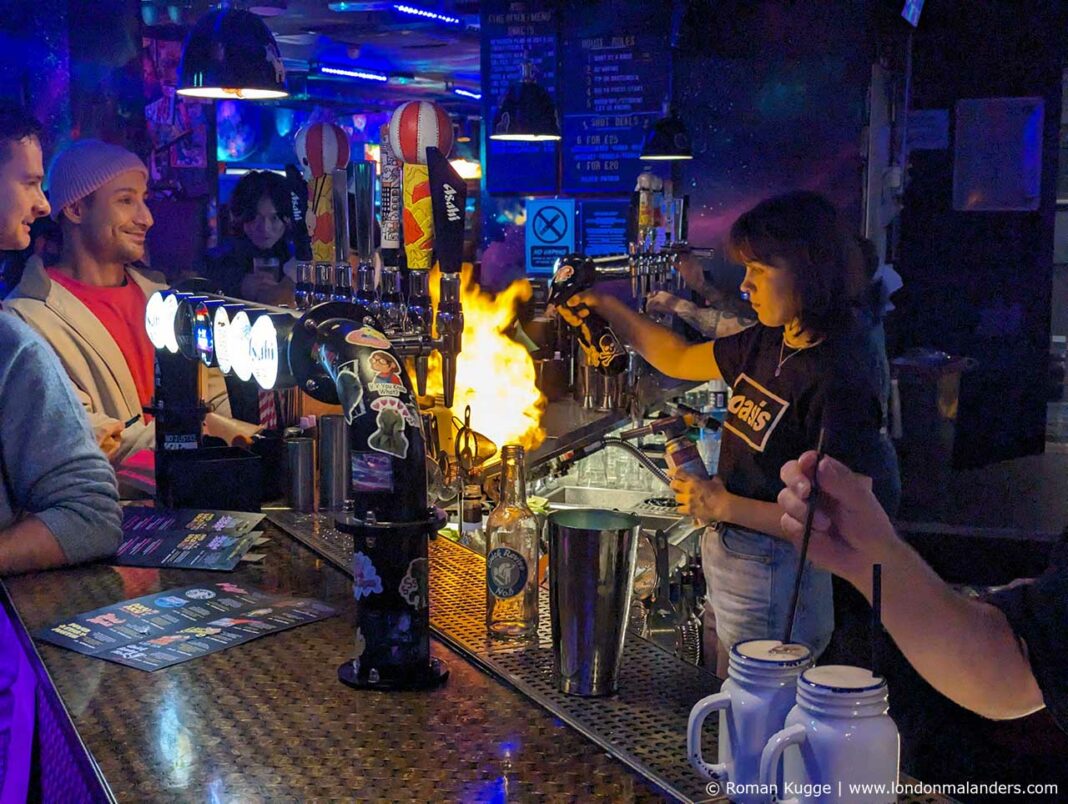 Die Videopielebar „NQ64“ in London: Lust auf eine Runde Mario Kart ...